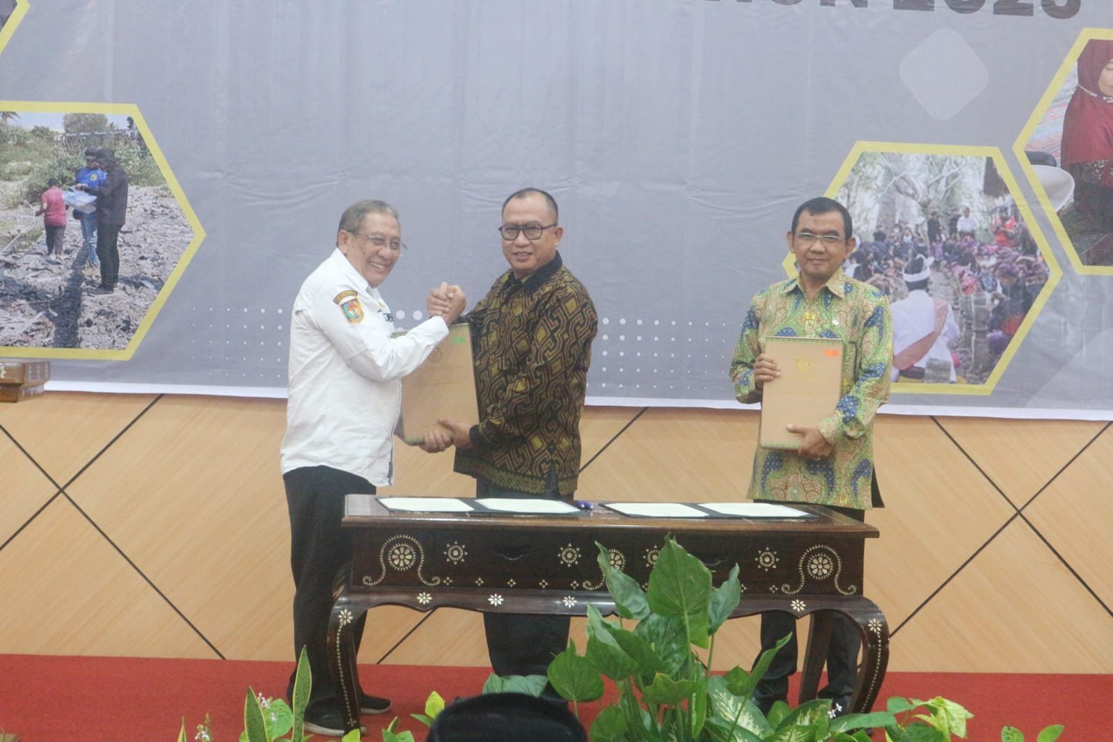 Bupati Sumbawa Terima Laporan Hasil Pemeriksaan Kinerja dari BPK NTB ...